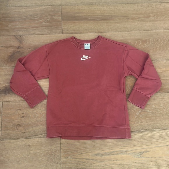 Nike | Jackets & Coats | Nike Crew Neck That Is A Maroon Color It Has ...
